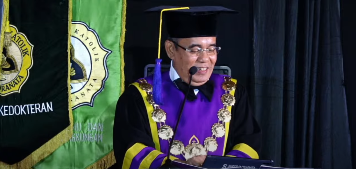 Pesan Rektor SCU Kepada 649 Wisudawan; Menjadi Pribadi yang Adaptif – SCU