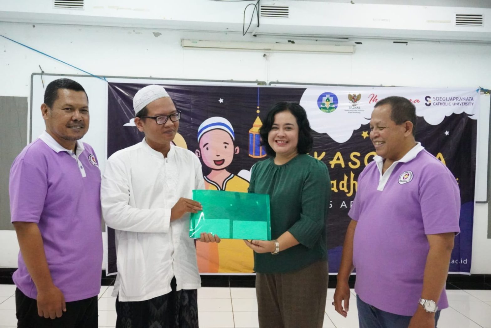 Ikut Rayakan Ramadhan, Ikatan Alumni SCU Berikan Al-Quran dan Buka ...