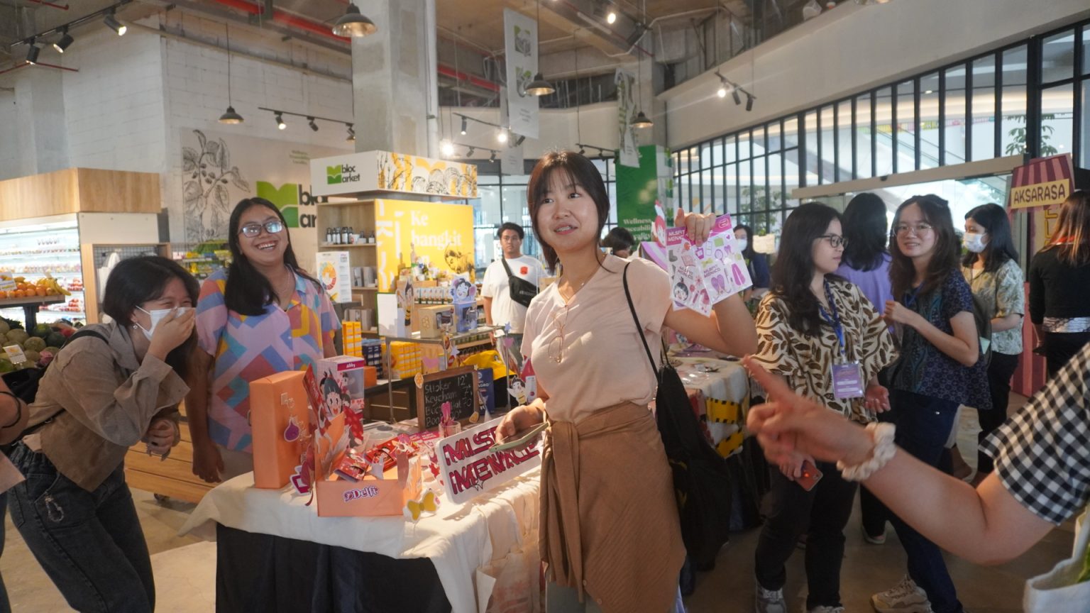 Ekspresikan Kreativitas Mahasiswa Pada Produk Makanan, Prodi DKV dan ...