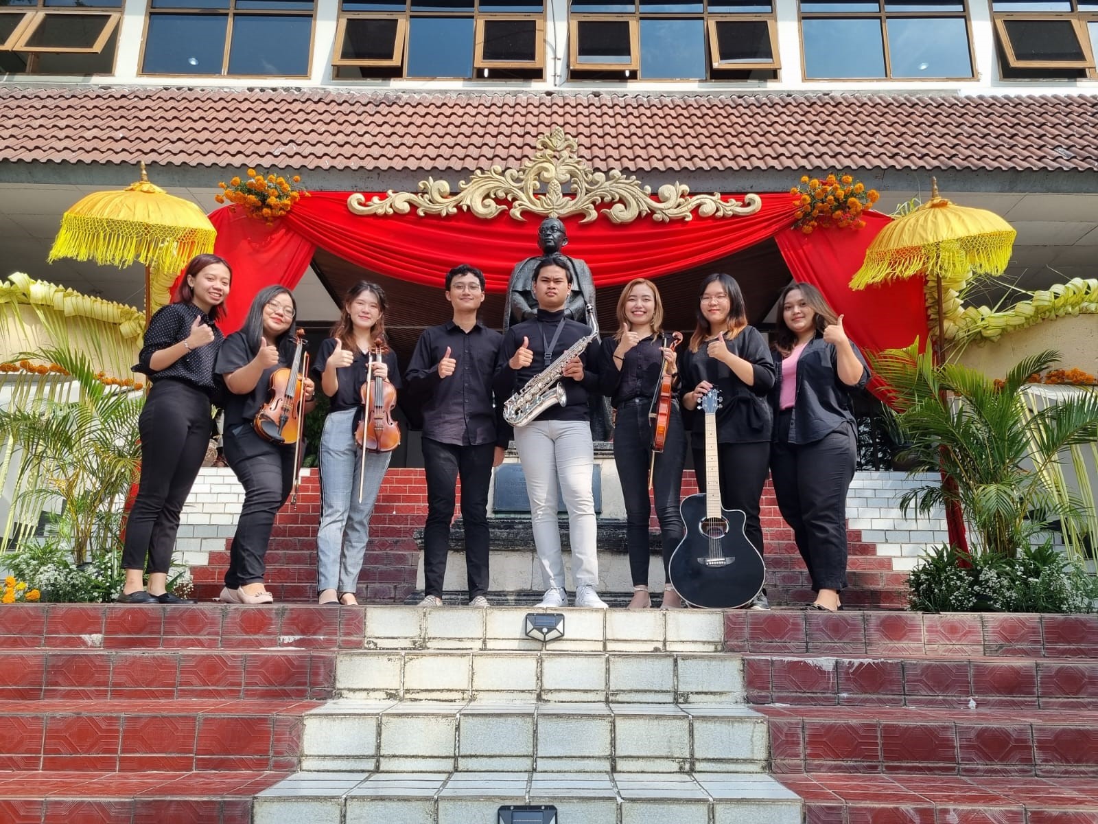 Soegijapranata Orchestra Lantunkan Lagu Iringi Para Lulusan SCU di ...