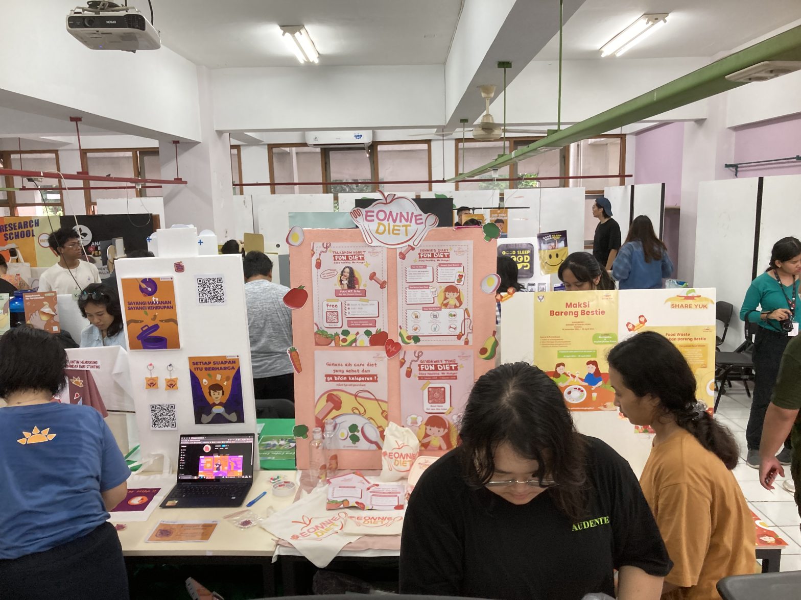 Mahasiswa DKV SCU Kampanyekan Isu Sosial SDGs – SCU