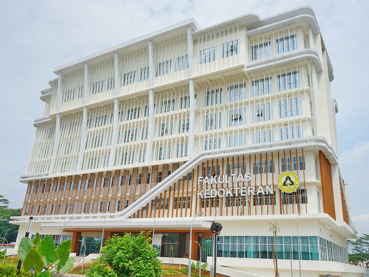 Bersertifikasi ‘Green Building,’ Gedung Baru FK SCU Tunjukkan Komitmen ...